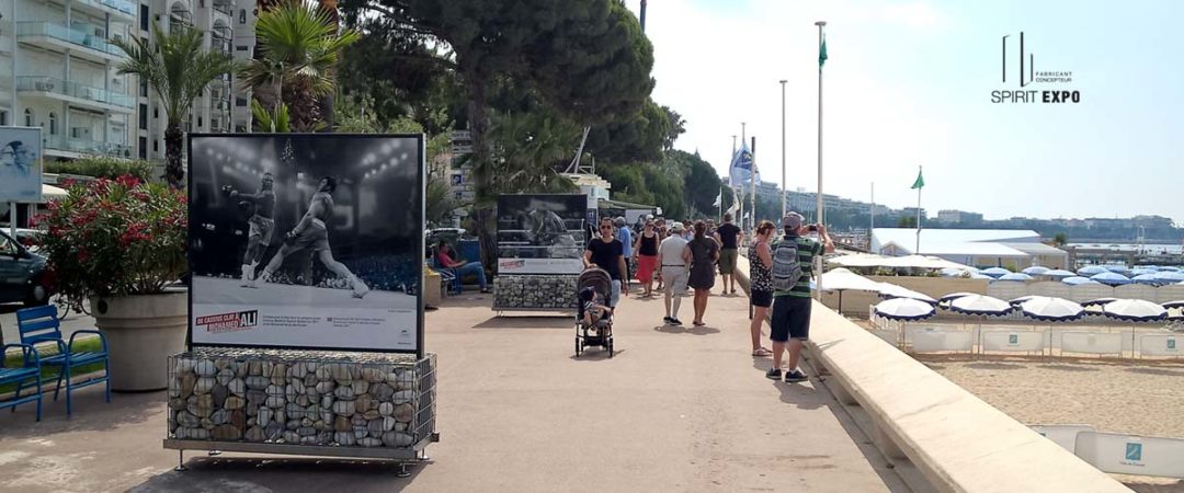 Panneau exposition extérieur, supports gabions sur pieds DUO zen