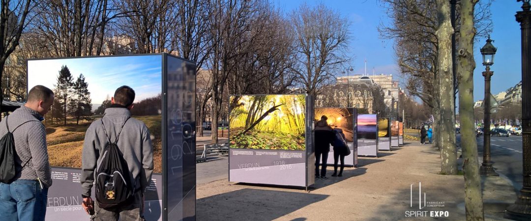 Support pour exposition photos extérieur Quatro Isi - 4 faces